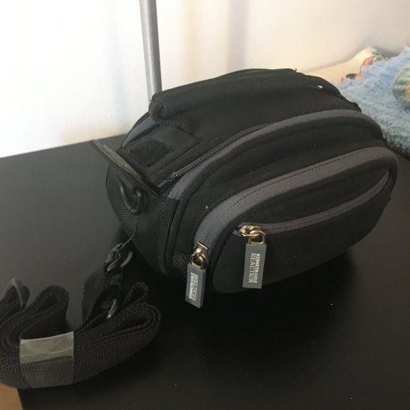 Kenneth Cole | Cameras, Photo & Video | Nwt Kenneth Cole Reaction Small ...